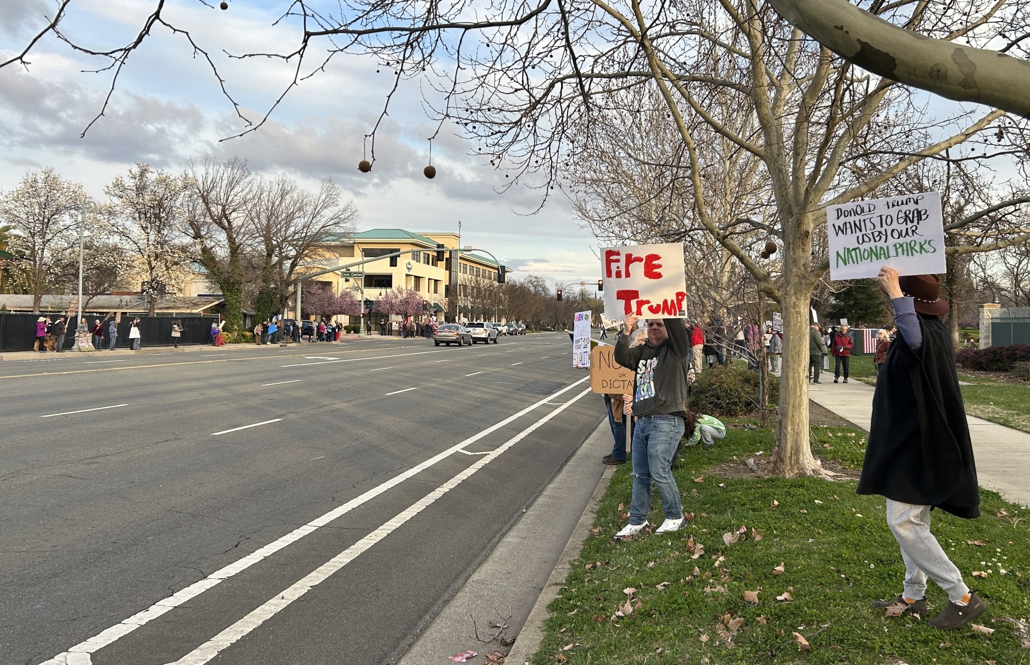 Hundreds Gather for "No Kings" Protest in Redding – Shasta Scout
